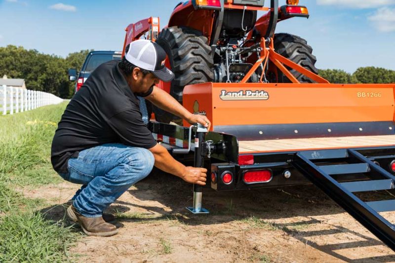 TH10 - Orange Line Trailers